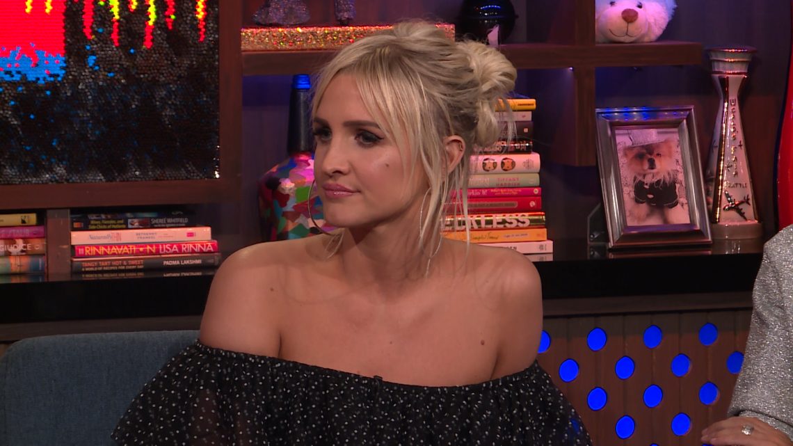 Ashlee Simpson Became the Goddess of Hypocrisy: Spotted New Nose Right ...
