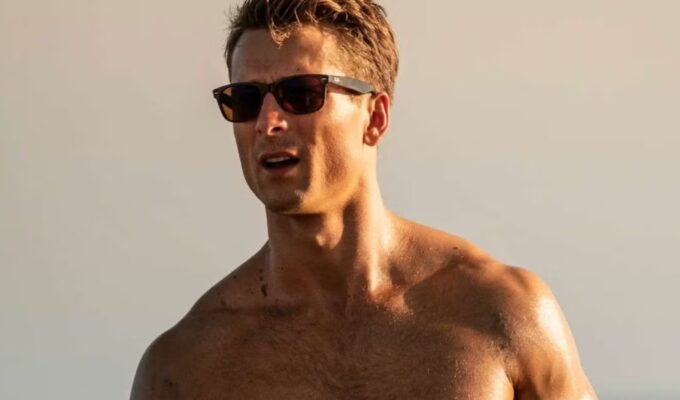 Nikki Glaser’s Raunchiest Golden Globes 2025 Joke Was Aimed At a Hunky ...